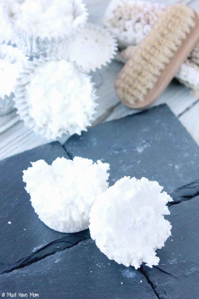 DIY Aromatherapy Shower Discs